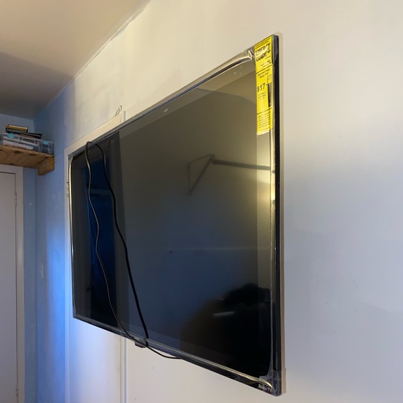 Onn. Roku HD TV | Other | 4 Inch Roku Hd Smart Tv With Durable Wall ...